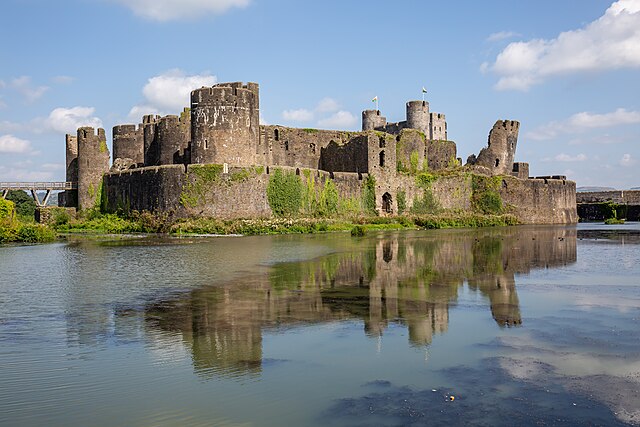 สุภาพสตรีสีเขียวแห่งปราสาทคาร์ฟิลลี (The Green Lady of Caerphilly ...